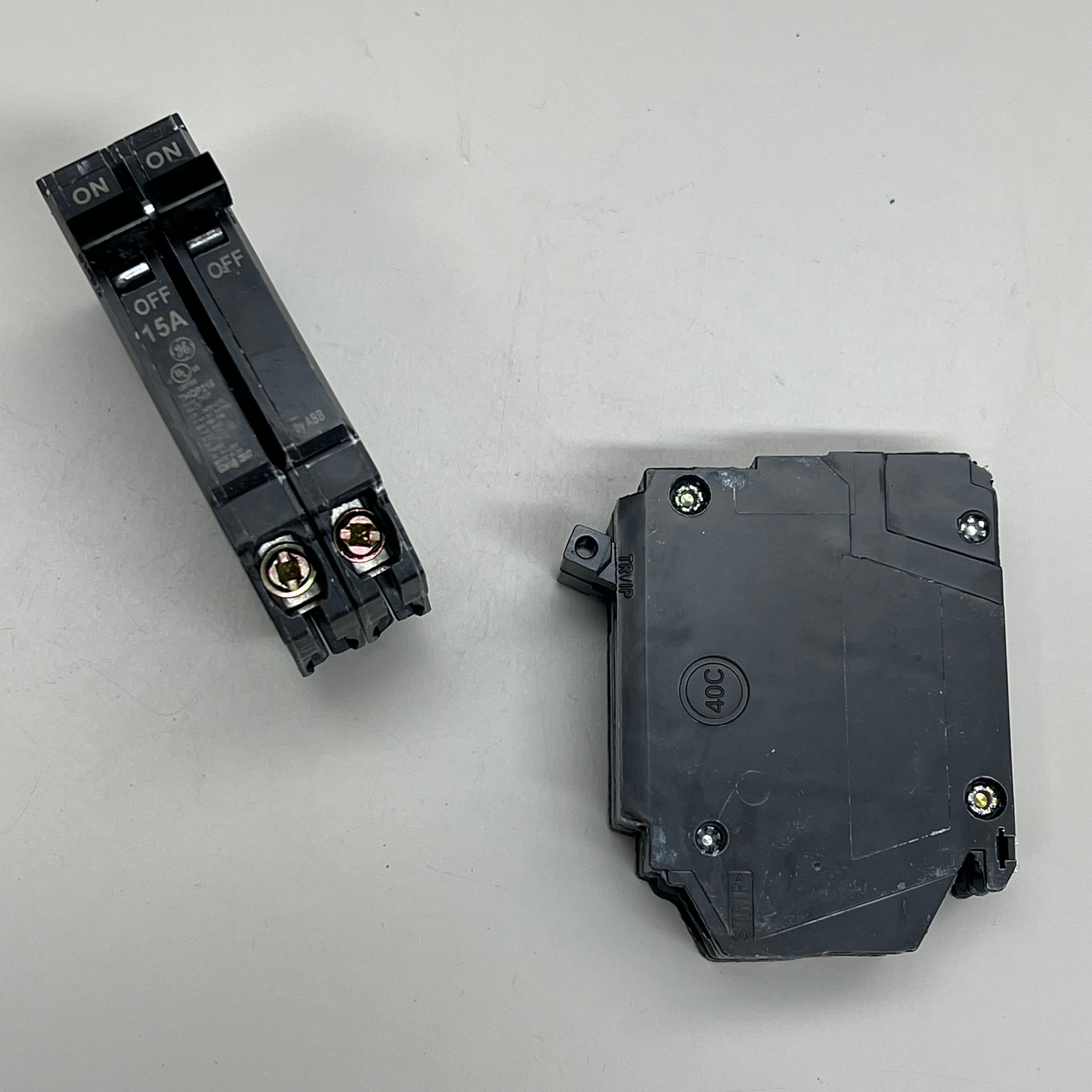 General Electric (2 PACK) 15 Amp 1/2" Circuit Breaker 2 Poles 120/240A – PayWut